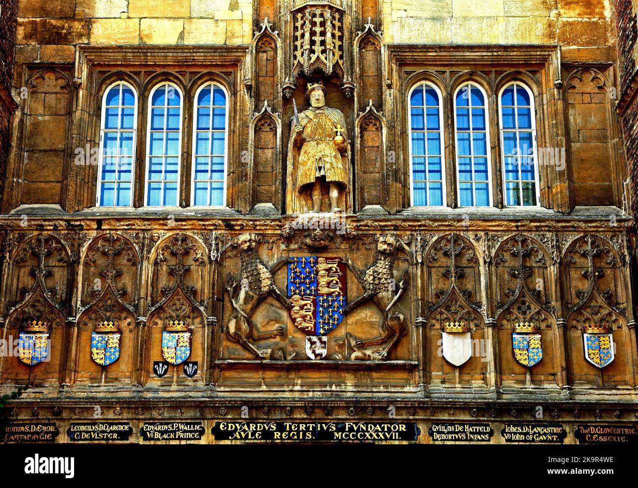 Cambridge, Trinity College gateway, University, statue, Henry 8th ...