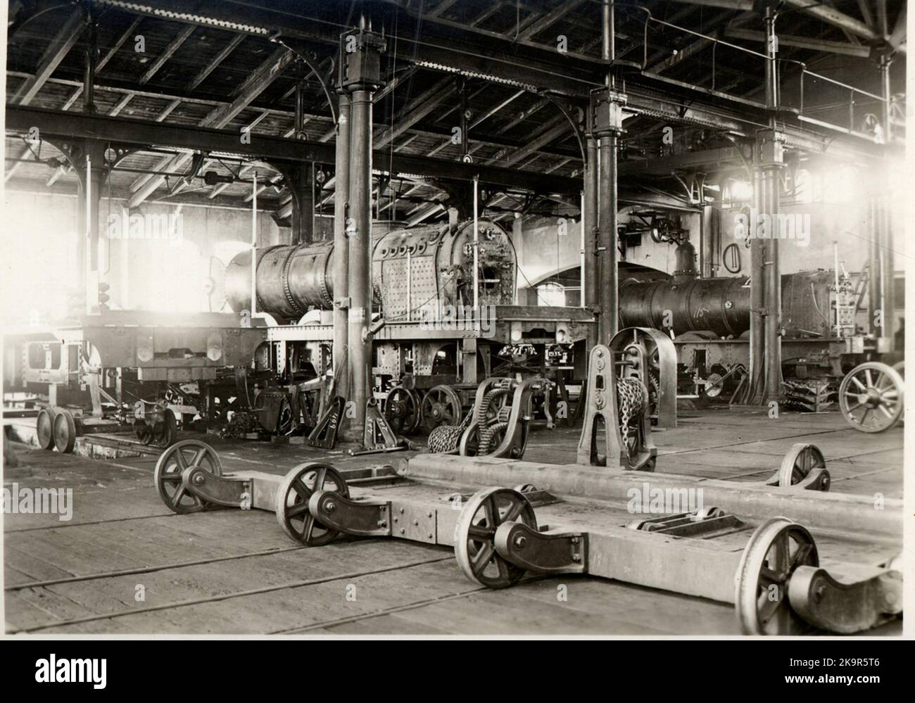 Old locomotive shop before traverse was equipped with electric ...