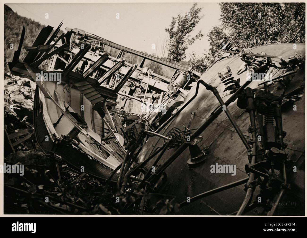 The State Railways, SJ OE 74 and SJ OE 75 have derailed after ...