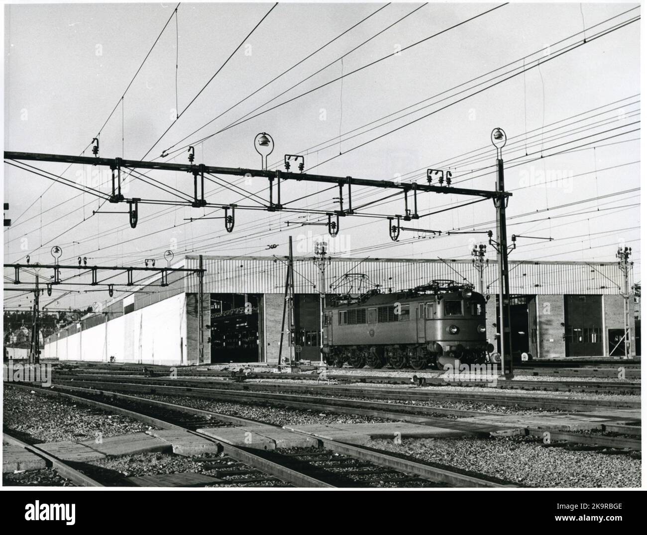The State Railway SJ F 627 locomotives that reverse through the gates ...