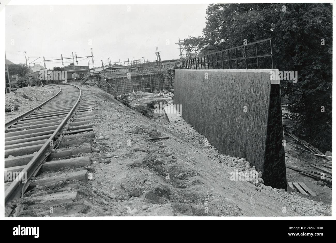 Construction of retaining walls for the railway bank in the ...