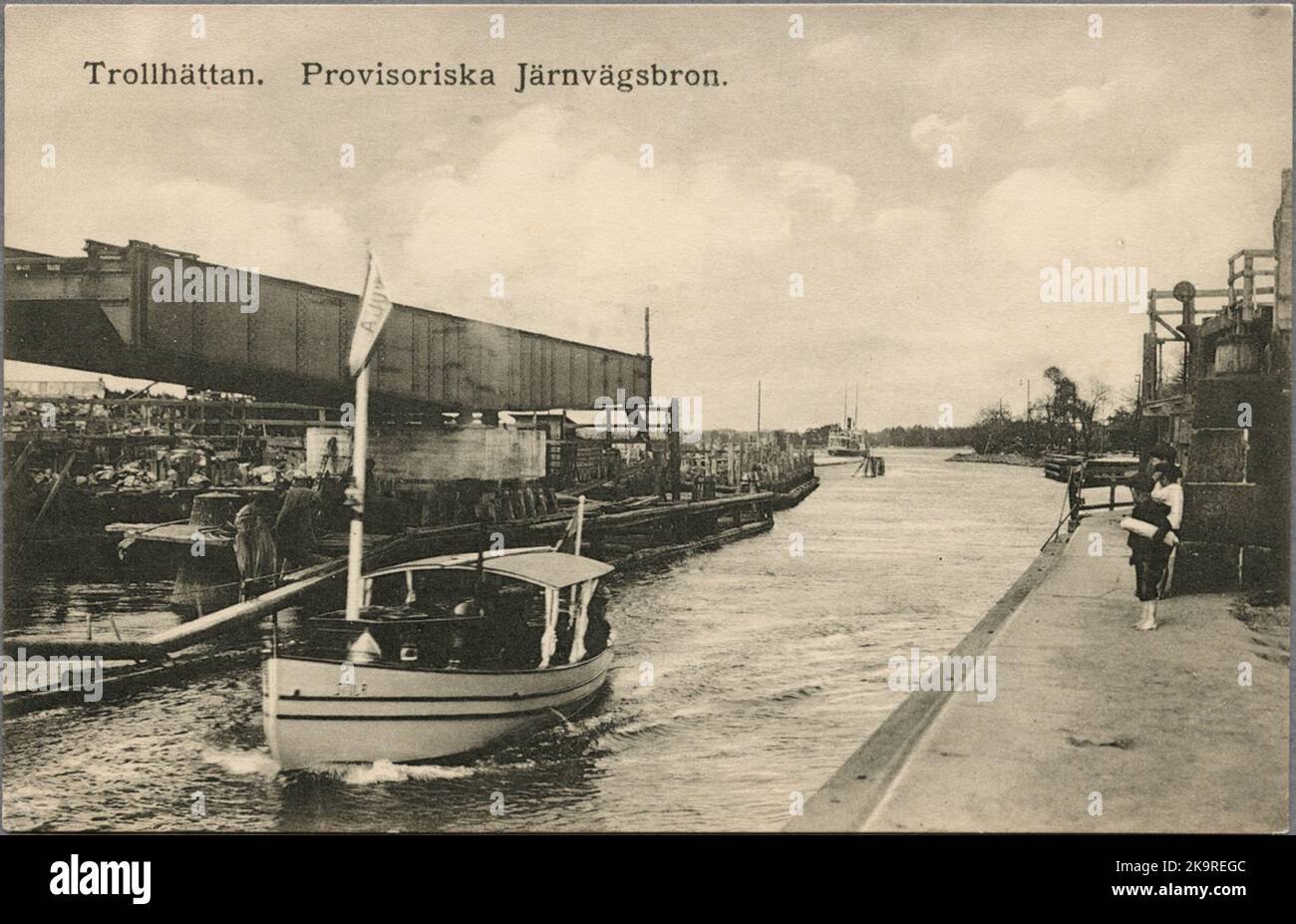 Boat passes temporary railway bridge in Trollhättan Stock Photo - Alamy