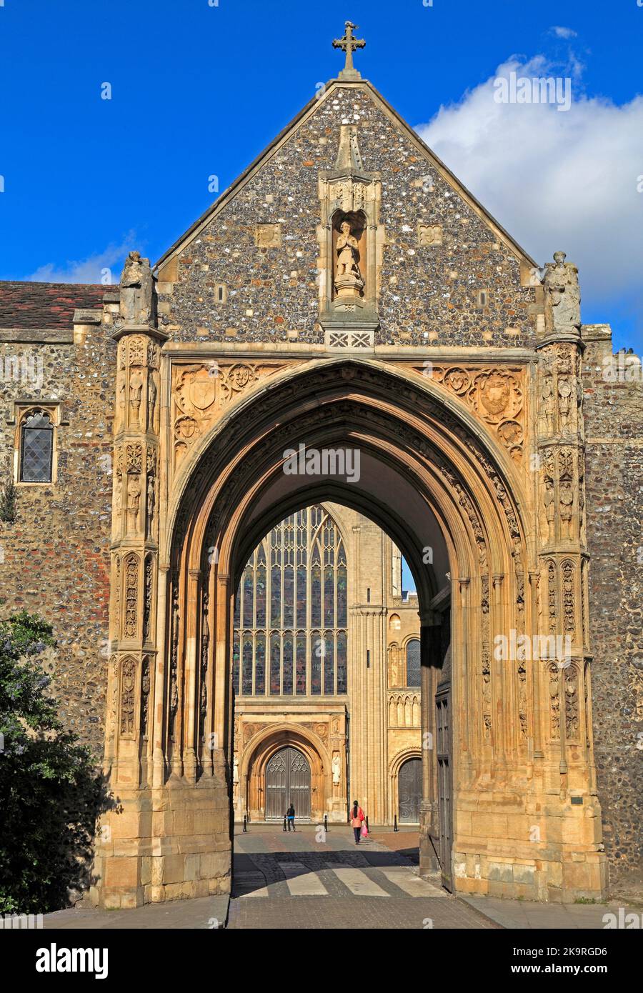 Norwich, Erpingham Gate, medieval, gateway to Cathedral, Norfolk ...