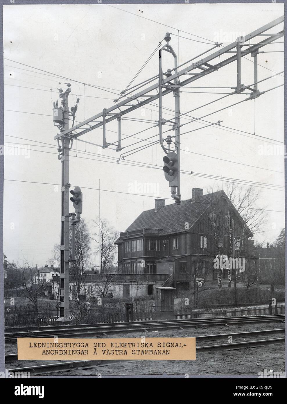 Wiring bridge with electrical signal devices. On the line between ...