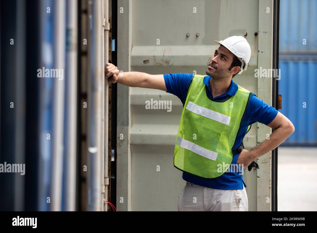 Logistic worker hi-res stock photography and images - Alamy