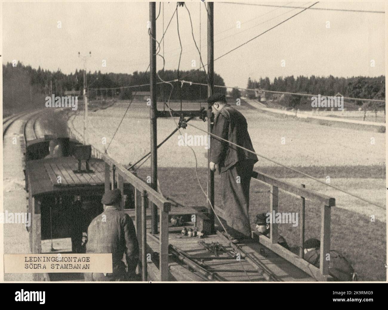 Installation of the threads on the southern main line Stock Photo - Alamy