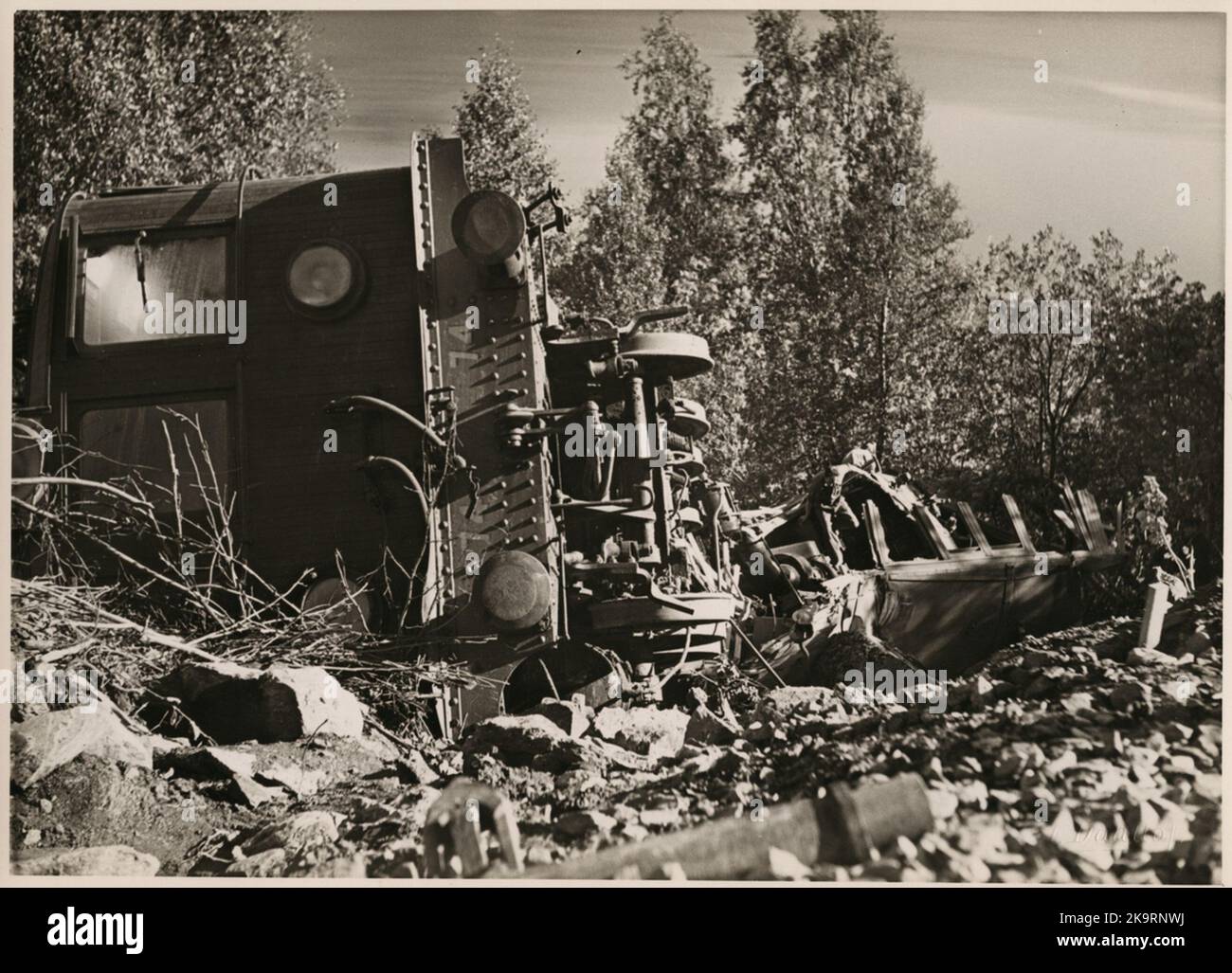 The State Railways, SJ OE 74 and SJ OE 75 have derailed after ...