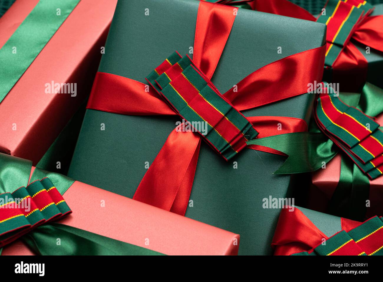 Green boxes hi-res stock photography and images - Alamy