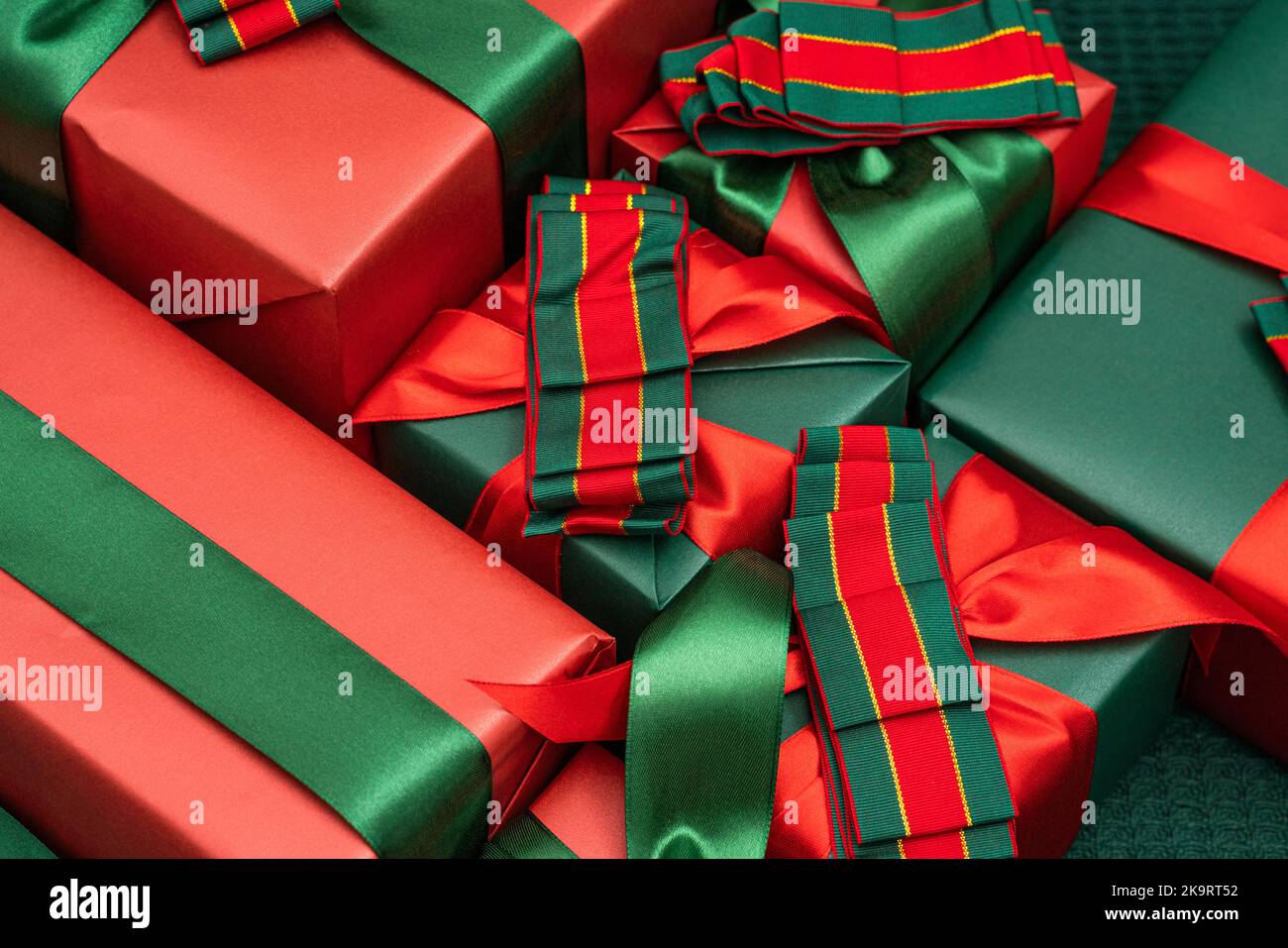 Green boxes hi-res stock photography and images - Alamy