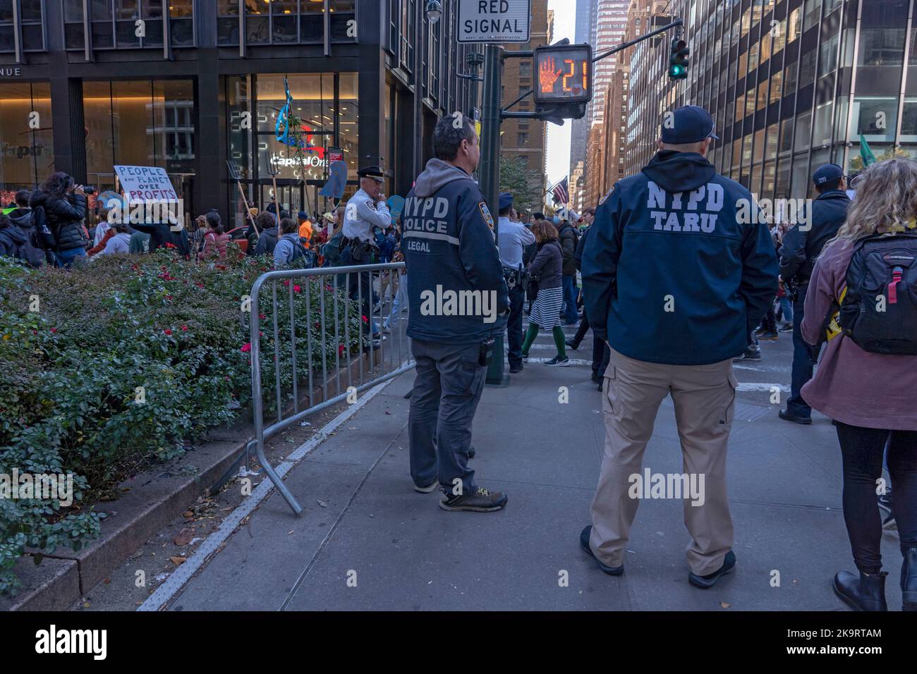 New York Usa 29th Oct 2022 Nypd Police Officers Watch As Climate