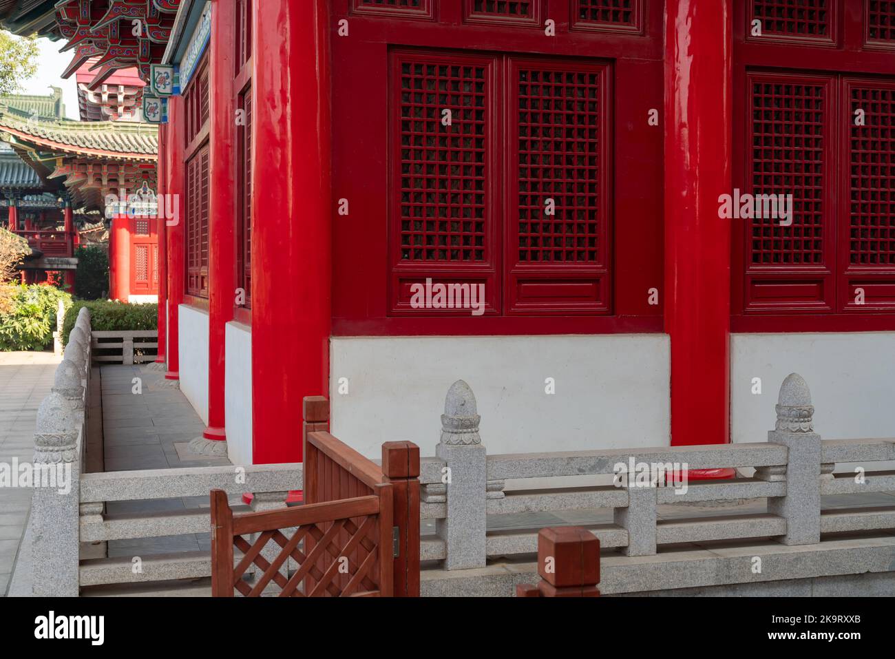 Windows of ancient Chinese royal architecture Stock Photo - Alamy