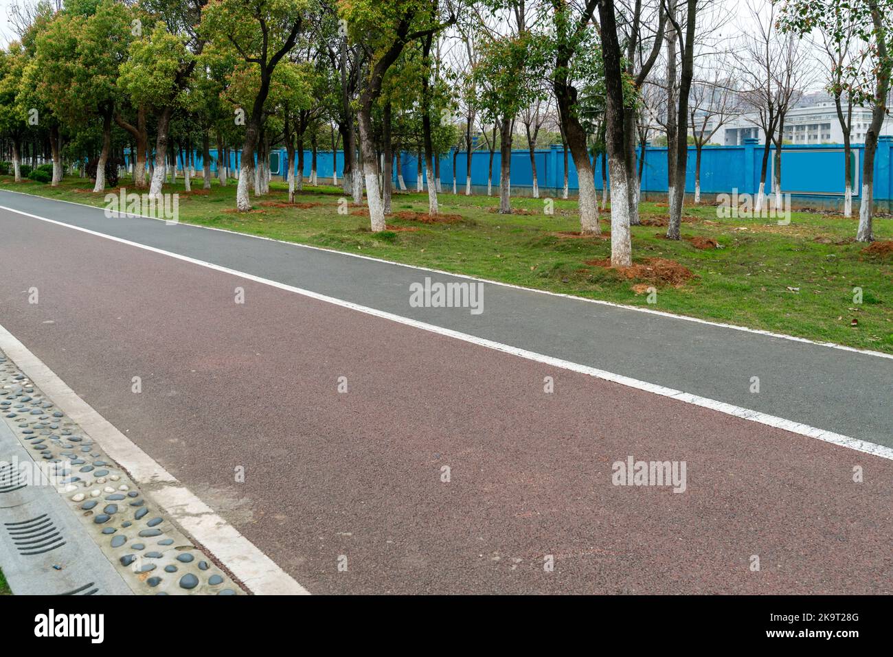 walkway in the modern city Stock Photo - Alamy