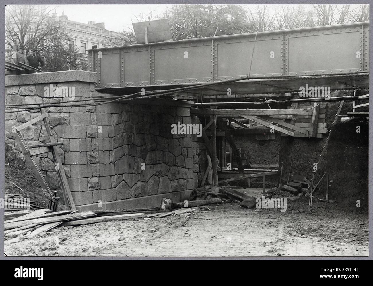 Construction of road gate over Trollebergsvägen in Lund. The northern ...
