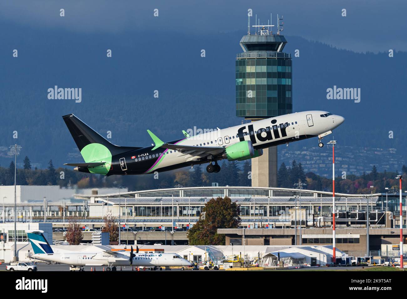 Richmond, British Columbia, Canada. 28th Oct, 2022. A Flair Airlines ...