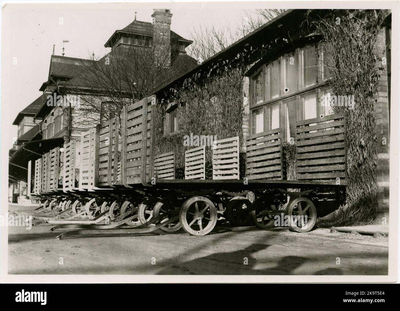 Platform car park at Krylbo station Stock Photo - Alamy