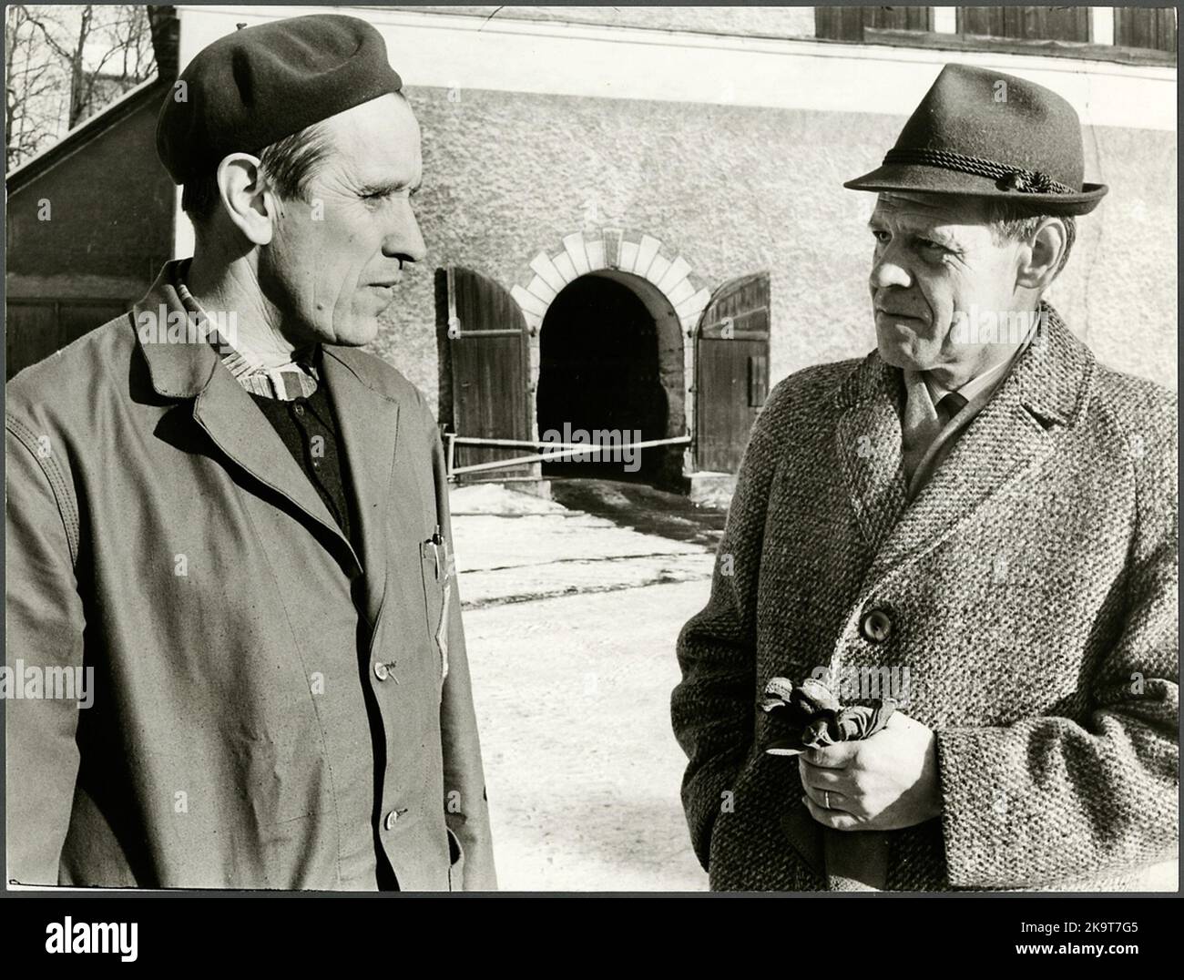 Foreman Lennart Pettersson and official Karl-Arvid Nilsson in front of ...