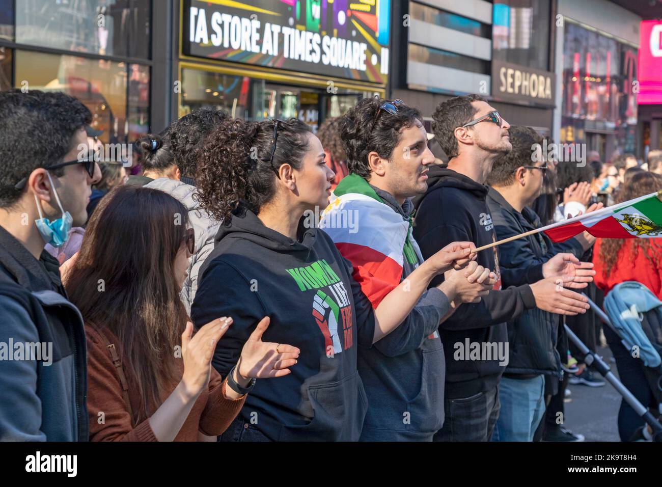 Old iranian national flags hi-res stock photography and images - Alamy
