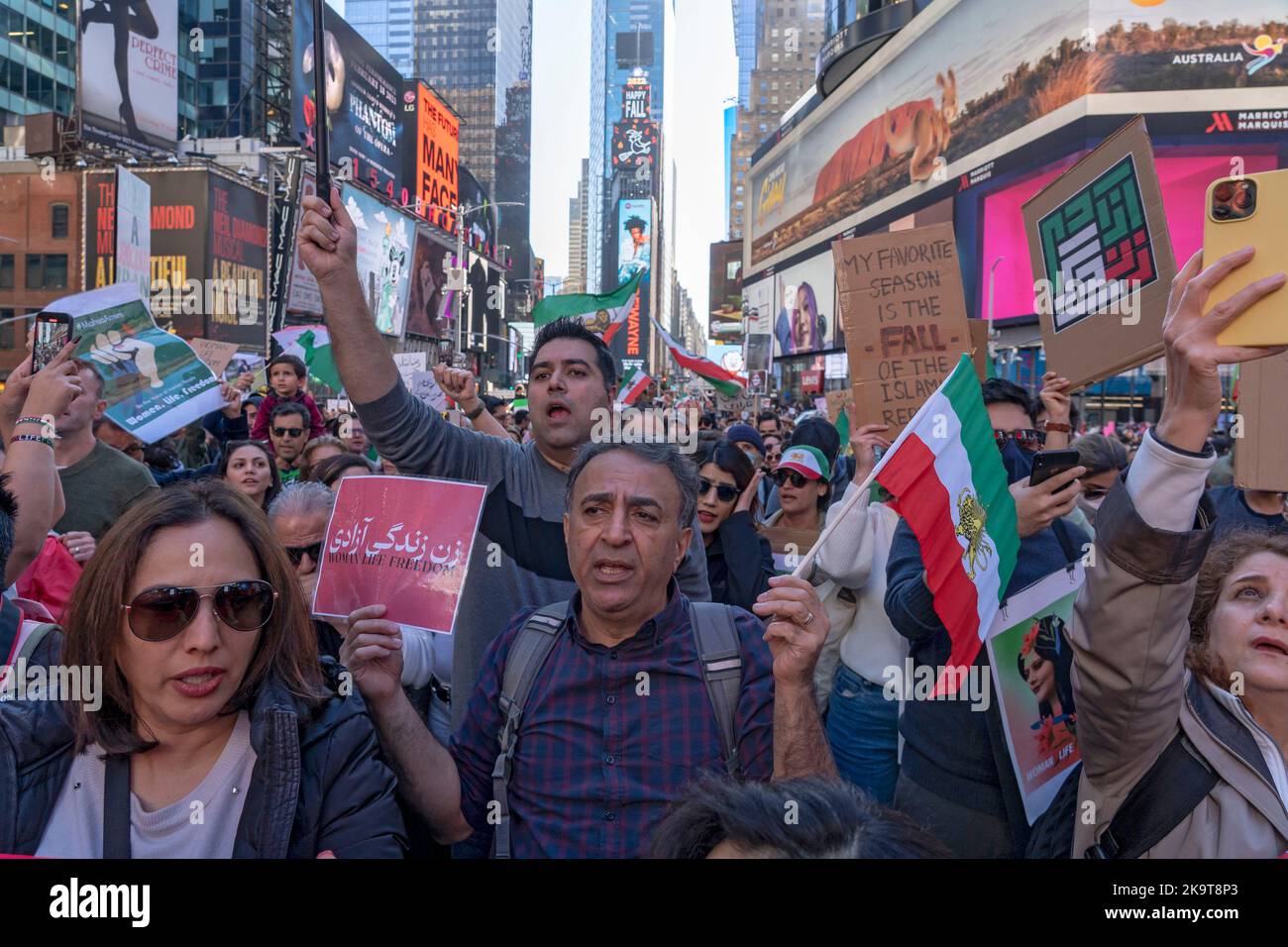 Old iranian national flags hi-res stock photography and images - Alamy
