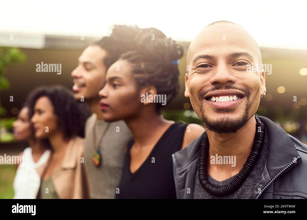 Black woman standing grass hi-res stock photography and images - Alamy