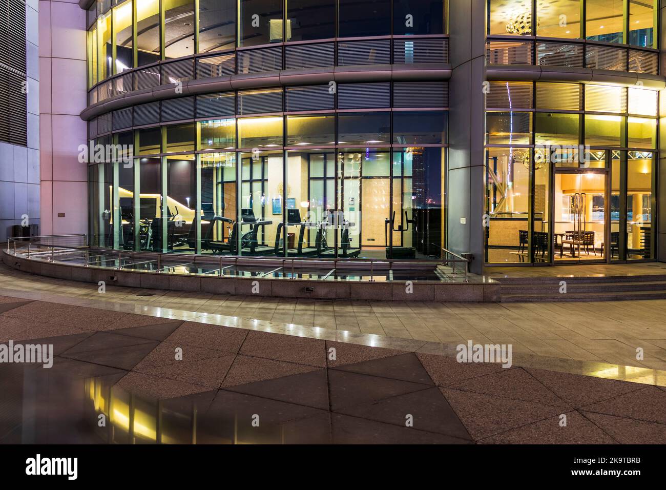 Windows facing hi-res stock photography and images - Alamy