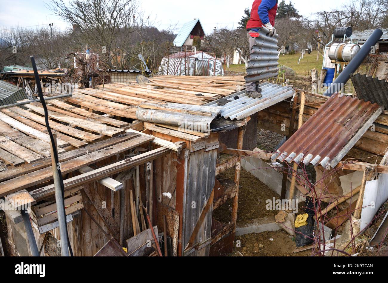 Demolition workers demolish roof hi-res stock photography and images ...