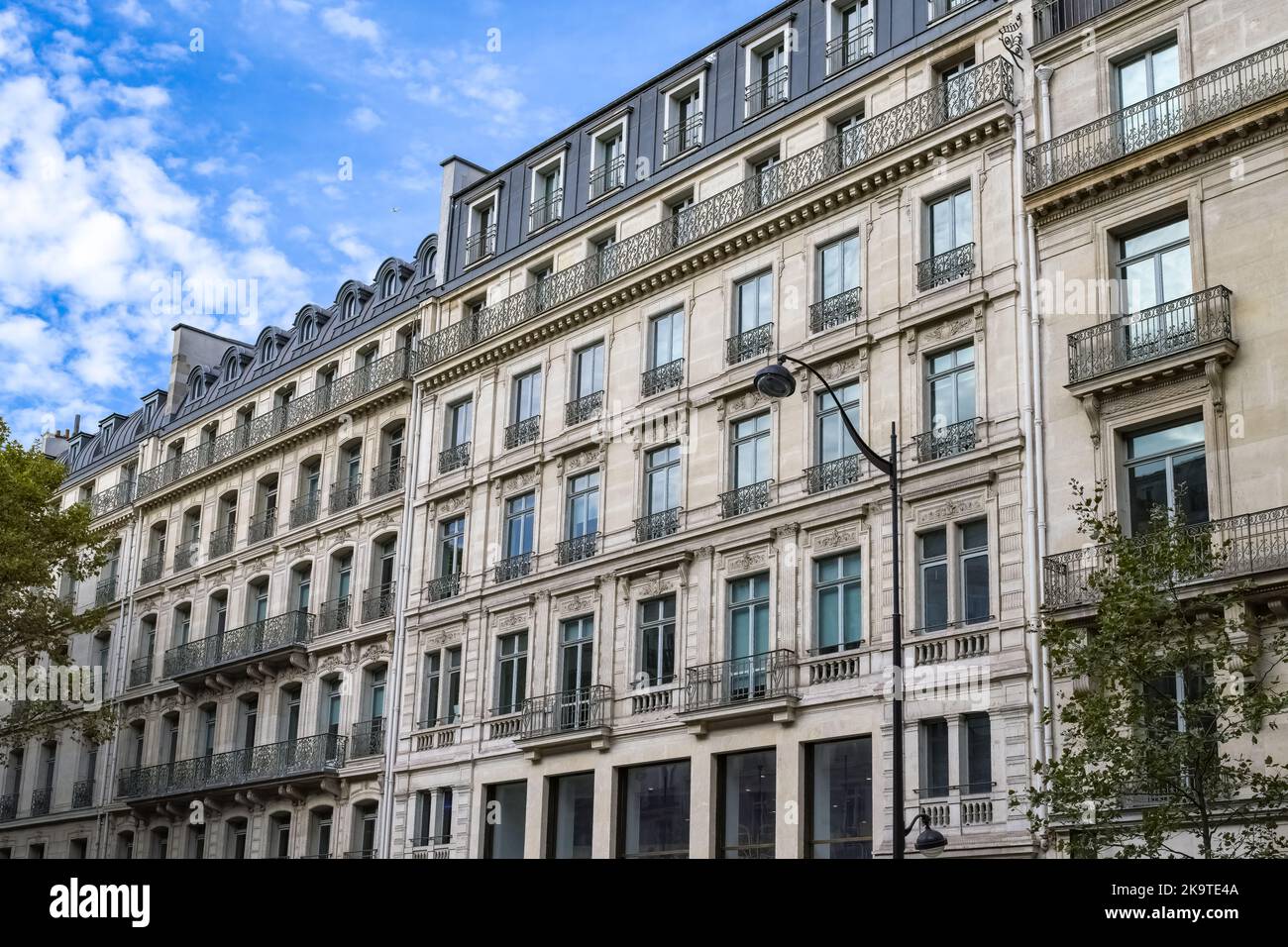 Paris, beautiful building, ancient facade boulevard Hausmann Stock ...