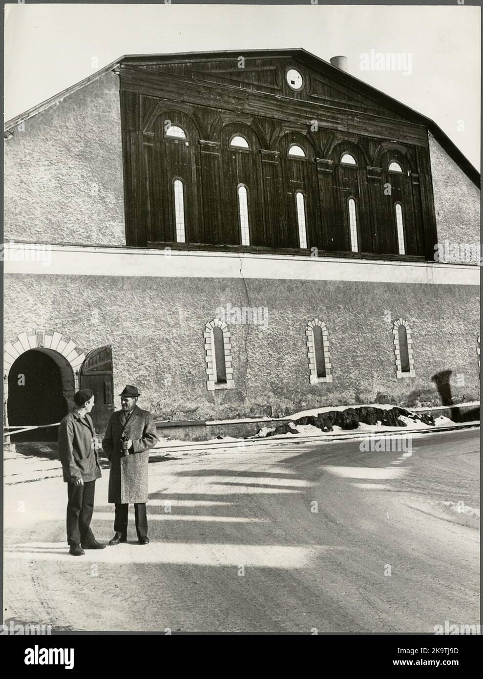 Foreman Lennart Pettersson and official Karl-Arvid Nilsson in front of ...