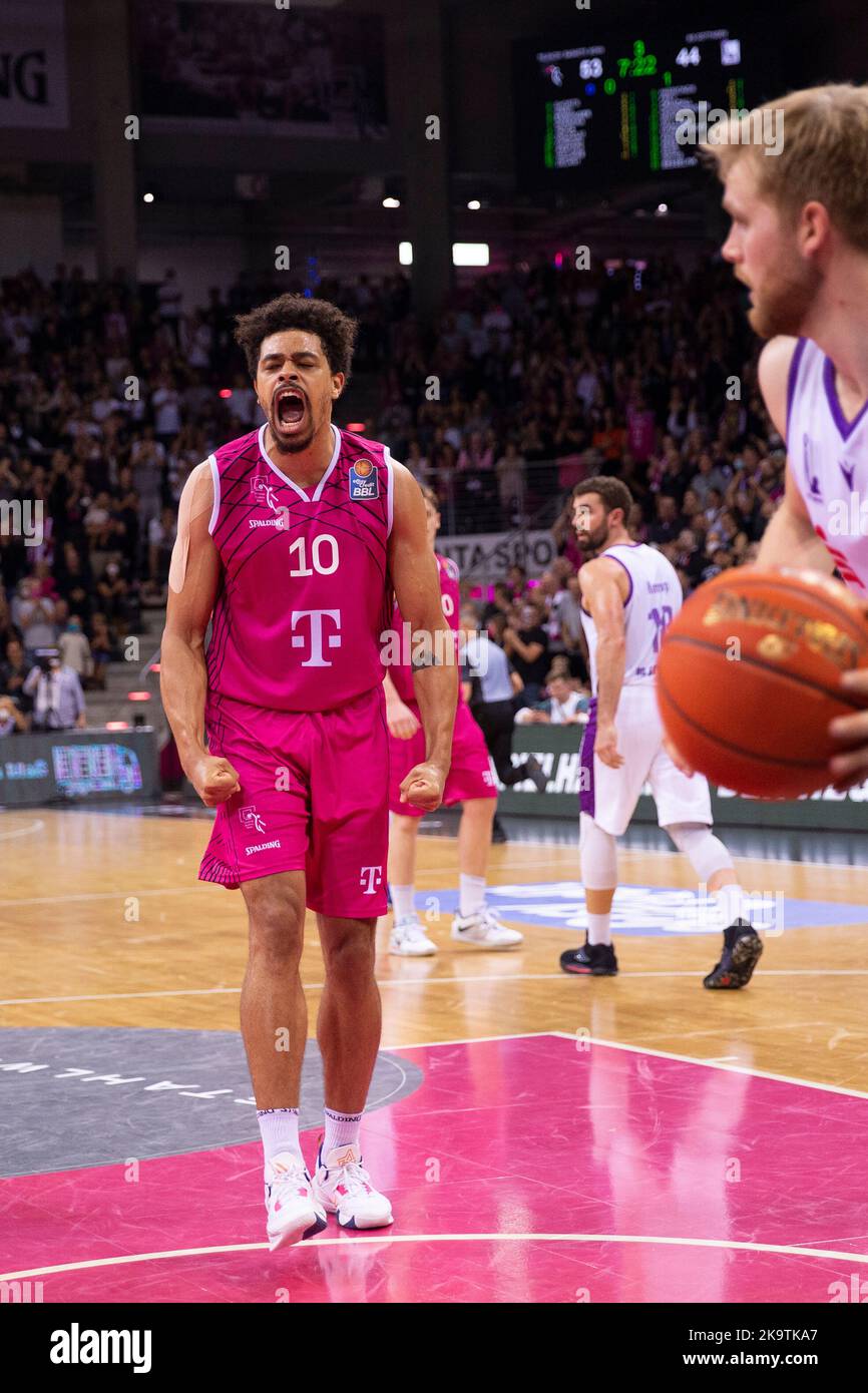 Bonn, Germany. 29th Oct, 2022. Collin MALCOLM (BON, mi.) cheers after ...