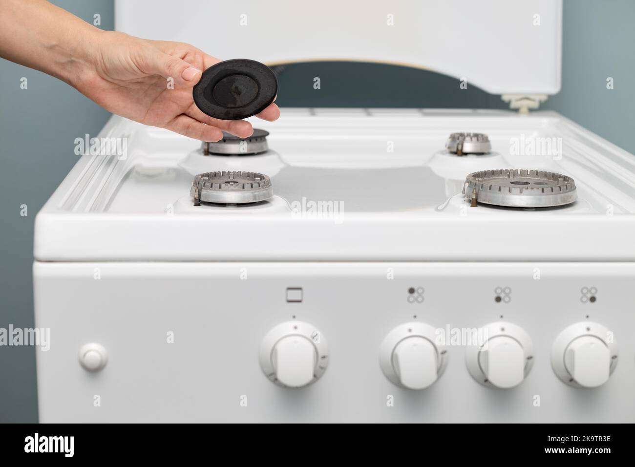 Washing the gas stove hi-res stock photography and images - Alamy