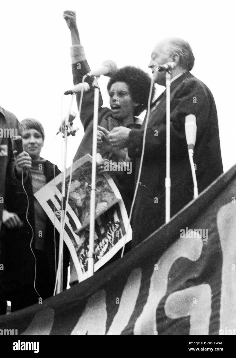 The visit of the sister of US-singer Angela Davis, Fanny, here in ...