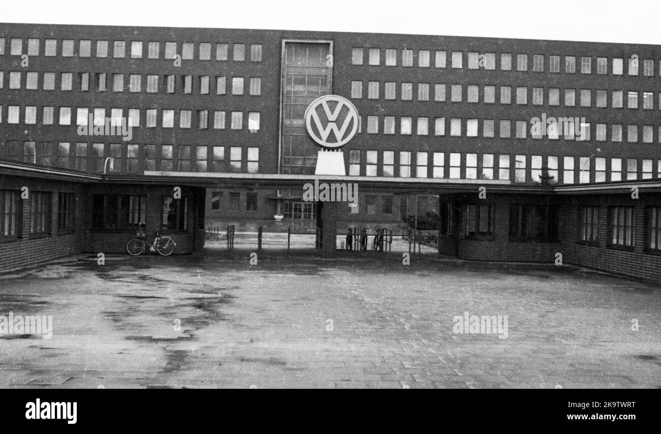 The VW plant in Hanover-Stoecken, shown here on 7. 12. 1971, was ...