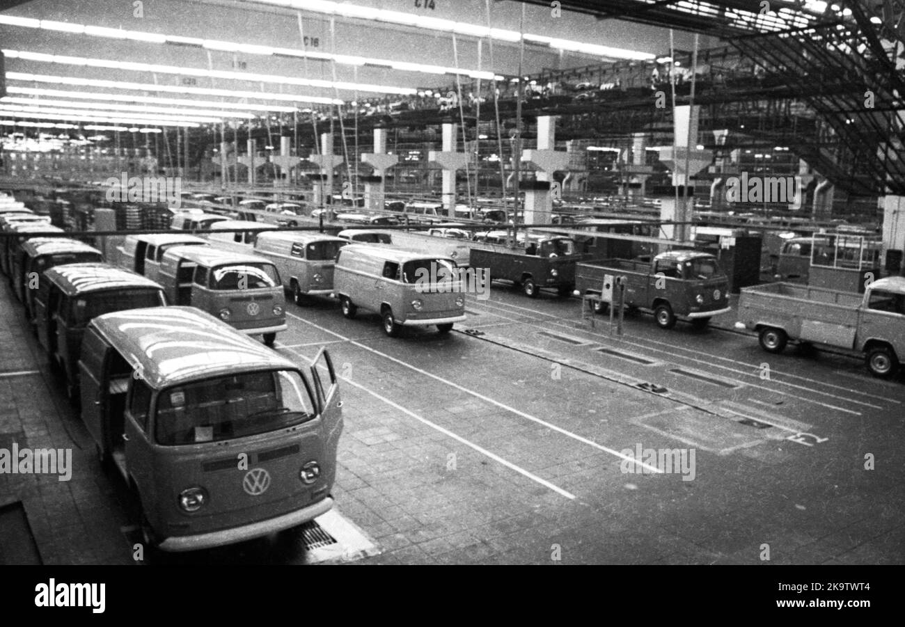The VW plant in Hanover-Stoecken, shown here on 7. 12. 1971, was ...