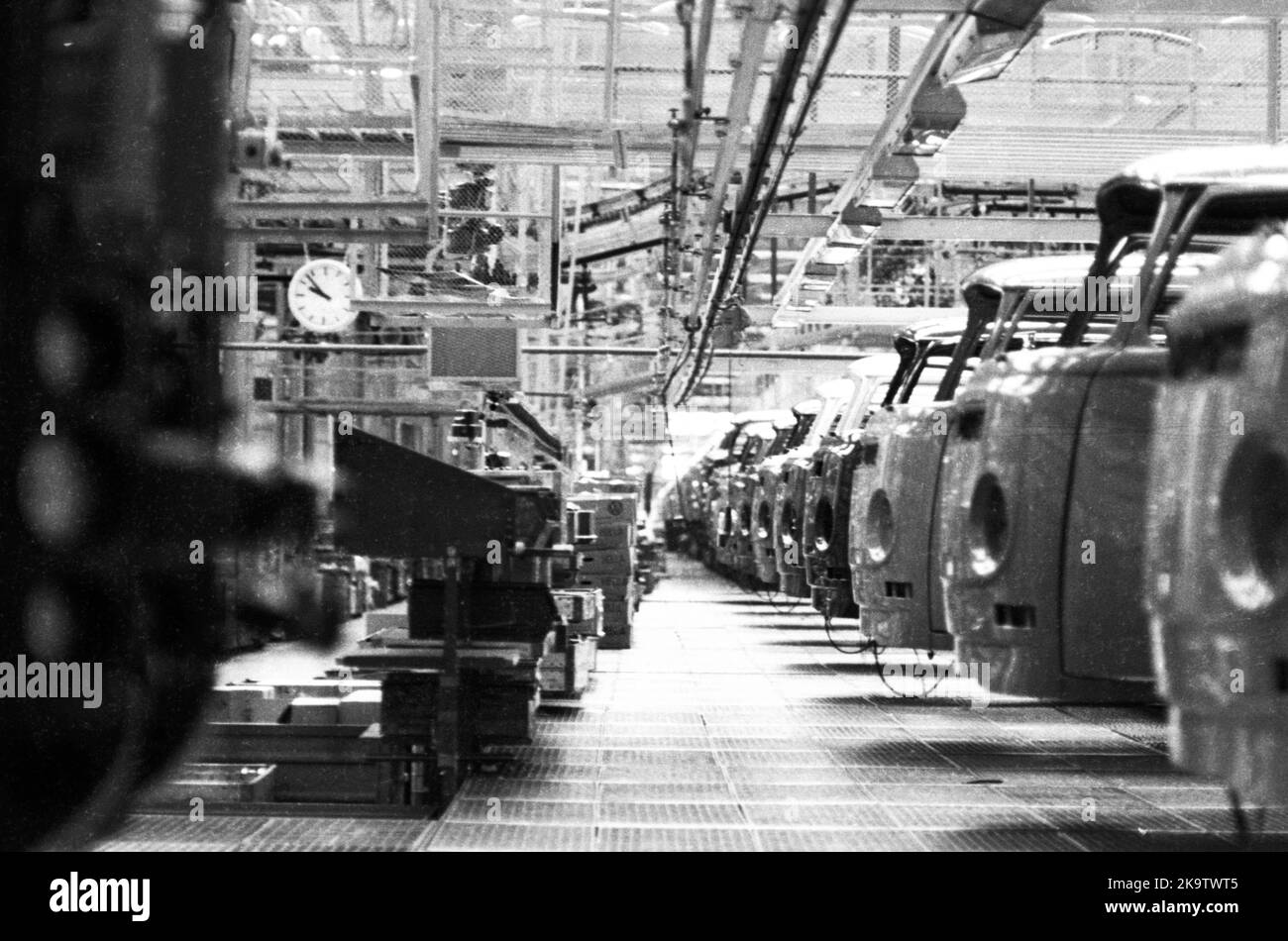 The VW plant in Hanover-Stoecken, shown here on 7. 12. 1971, was ...