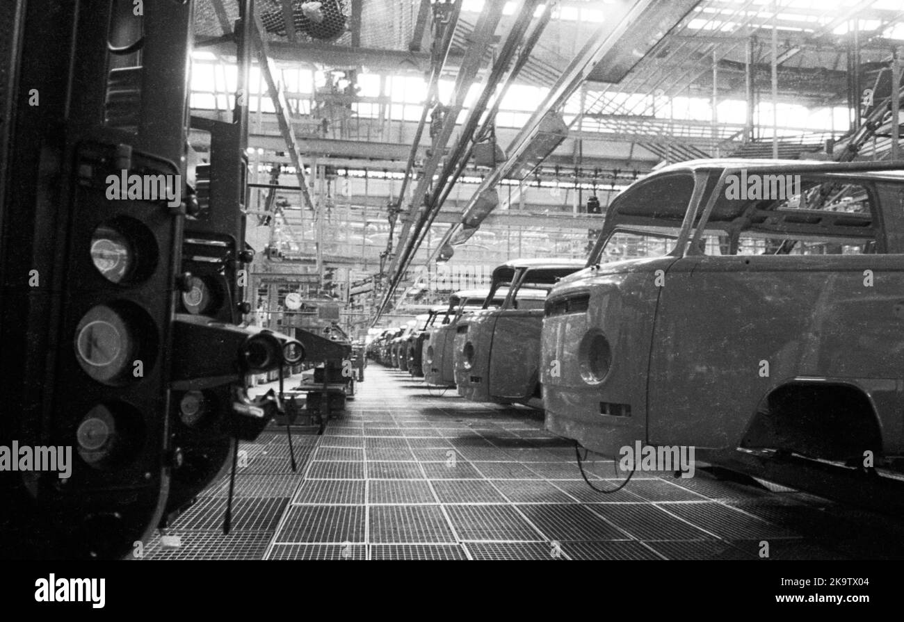 The VW plant in Hanover-Stoecken, shown here on 7. 12. 1971, was ...