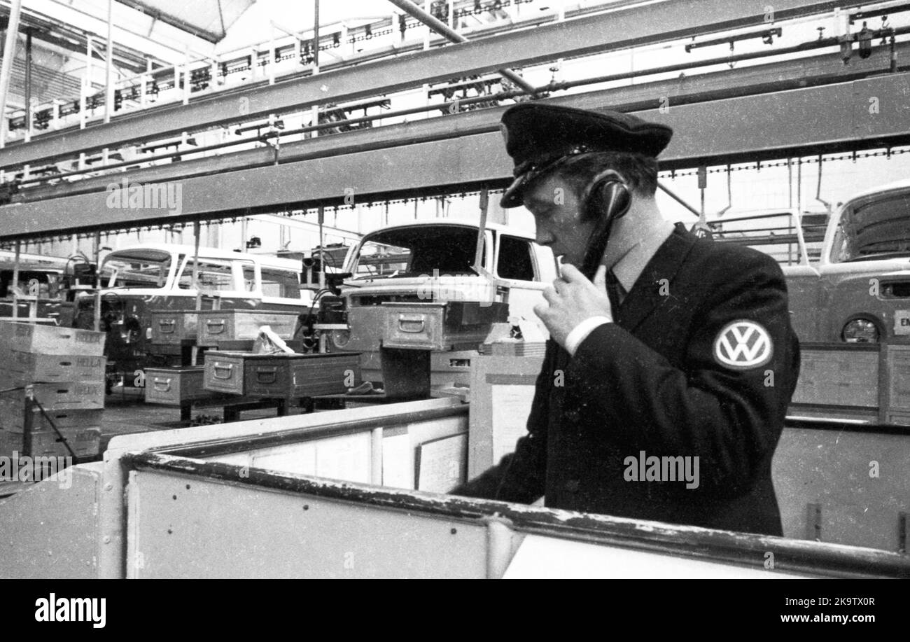The VW plant in Hanover-Stoecken, shown here on 7. 12. 1971, was ...