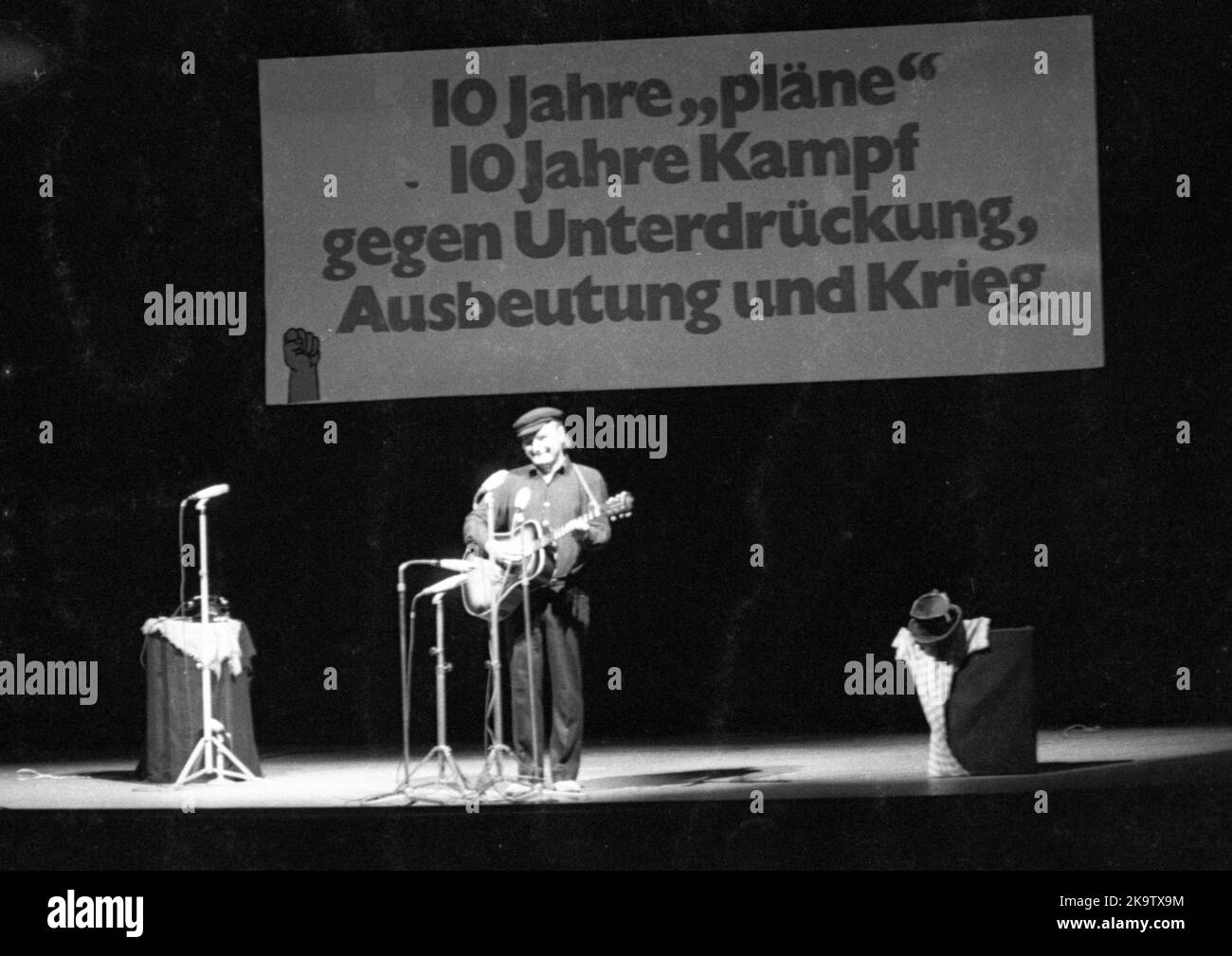 The artist and cabaret artist Dietrich Kittner on 08. 10. 1971 on the ...