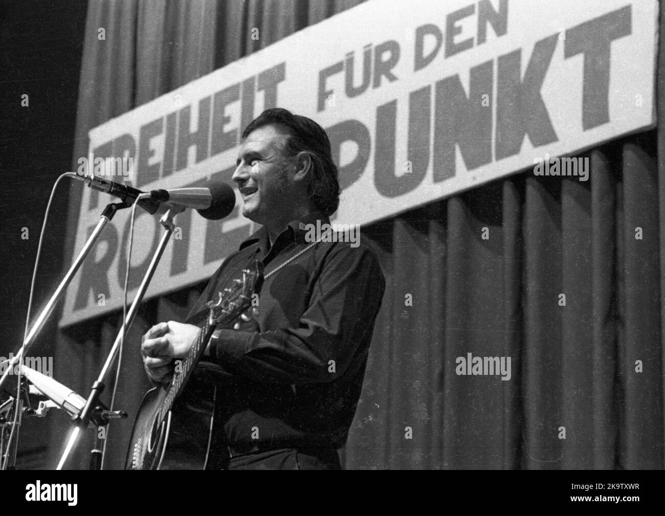 The demonstration of the Red Dot supporters and the demonstration ...