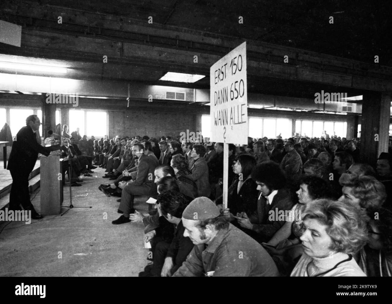At the works meeting of the Deutsche Edelstahlwerke (DEW) in Bochum on ...