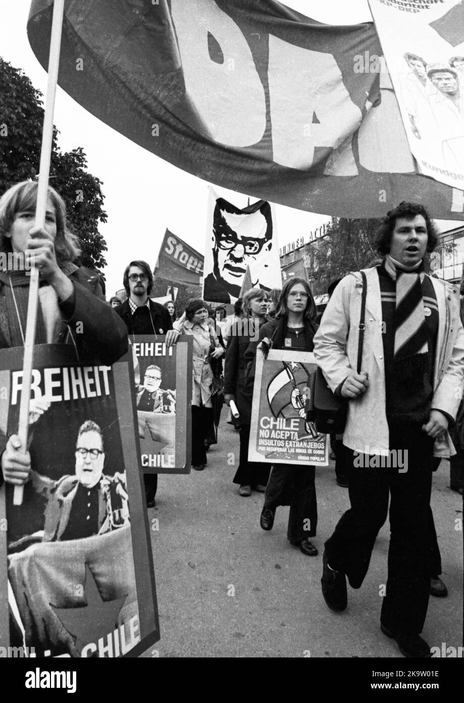 Chile allende protest 1973 hi-res stock photography and images - Alamy
