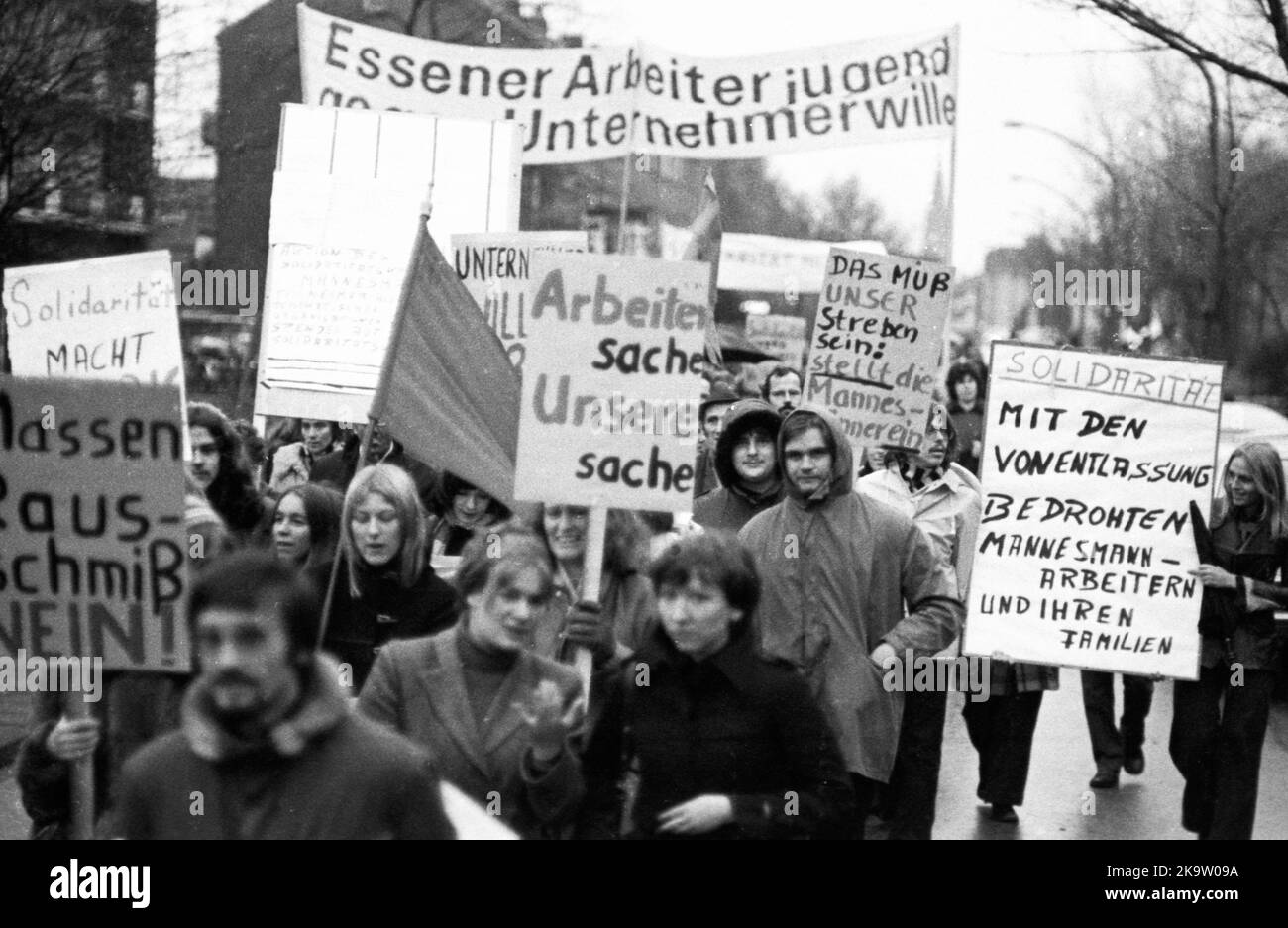 The dismissal of workers at the Mannesmann factory after a spontaneous ...