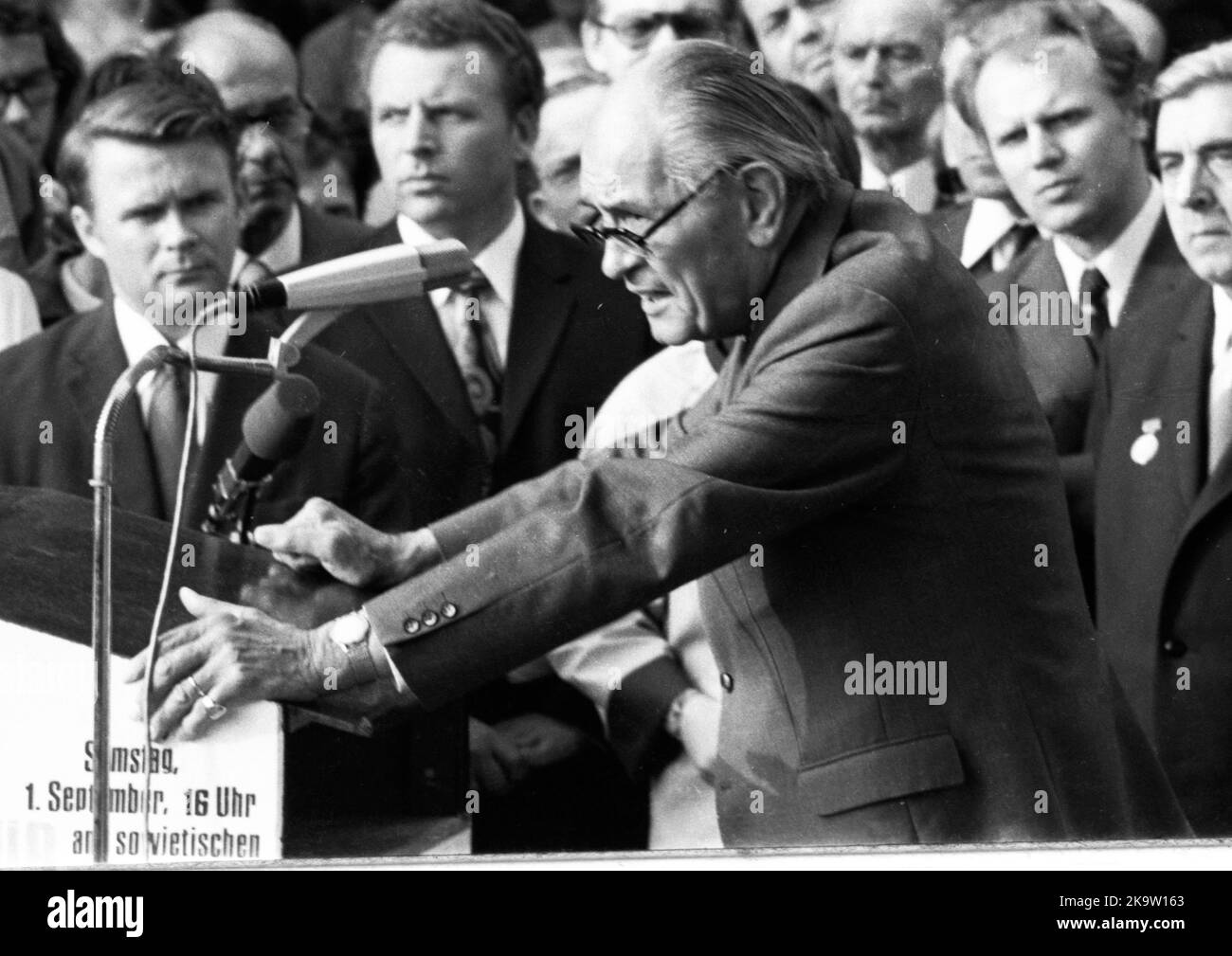 The traditional commemoration ceremony Flowers for Stukenbrock, here on ...