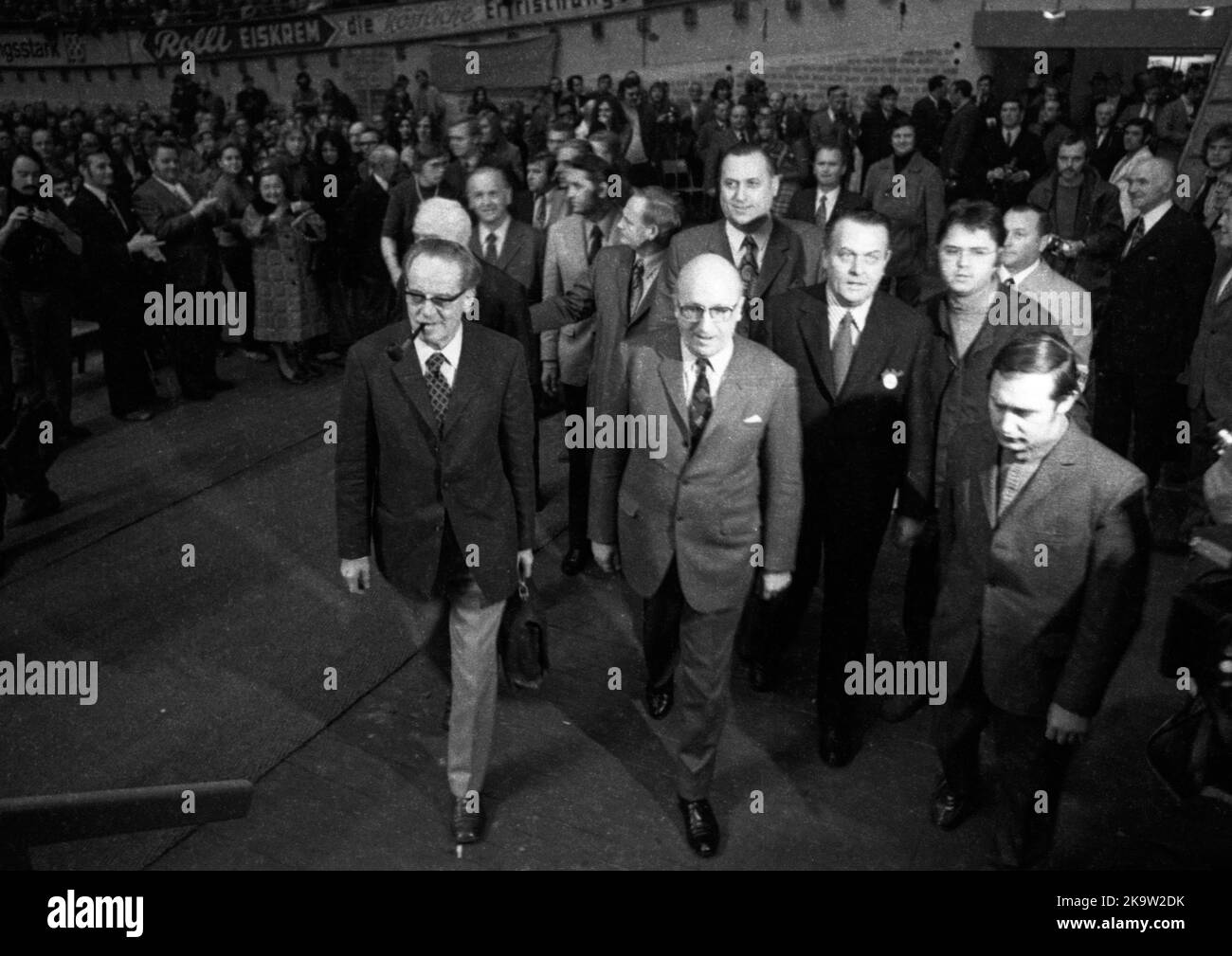 The SPD rally for the ratification of the East German treaties on 23 ...