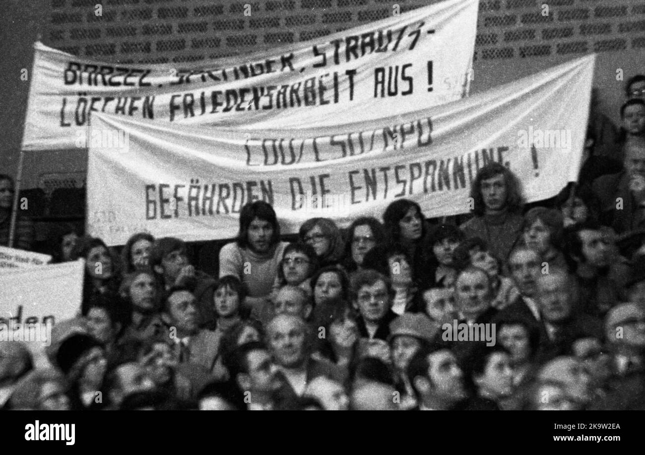 The SPD rally for the ratification of the Ostvertrags on 23. 4. 1972 in ...