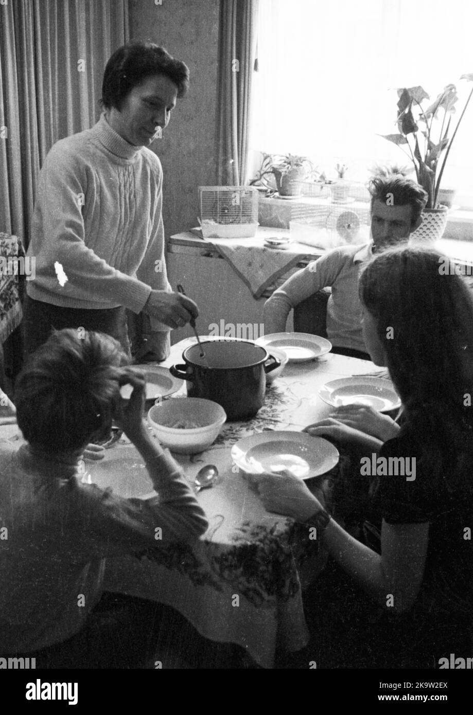 The everyday life of a family of a worker with three children on 18. 4 ...