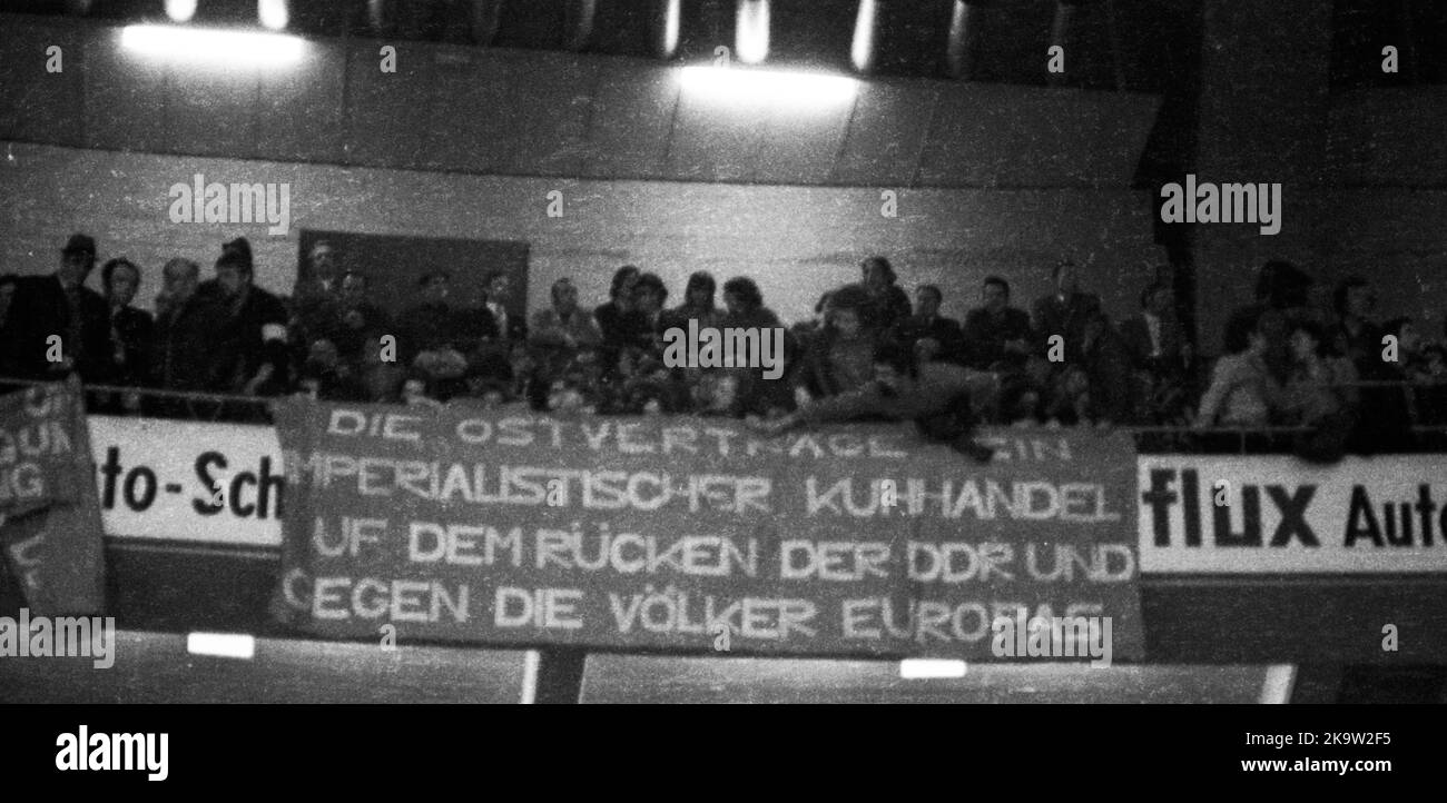 The SPD rally for the ratification of the Ostvertrags on 23. 4. 1972 in ...