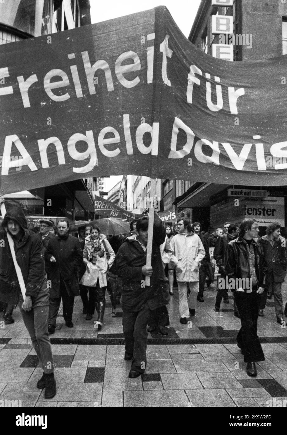 German communist angela davis hi-res stock photography and images - Alamy