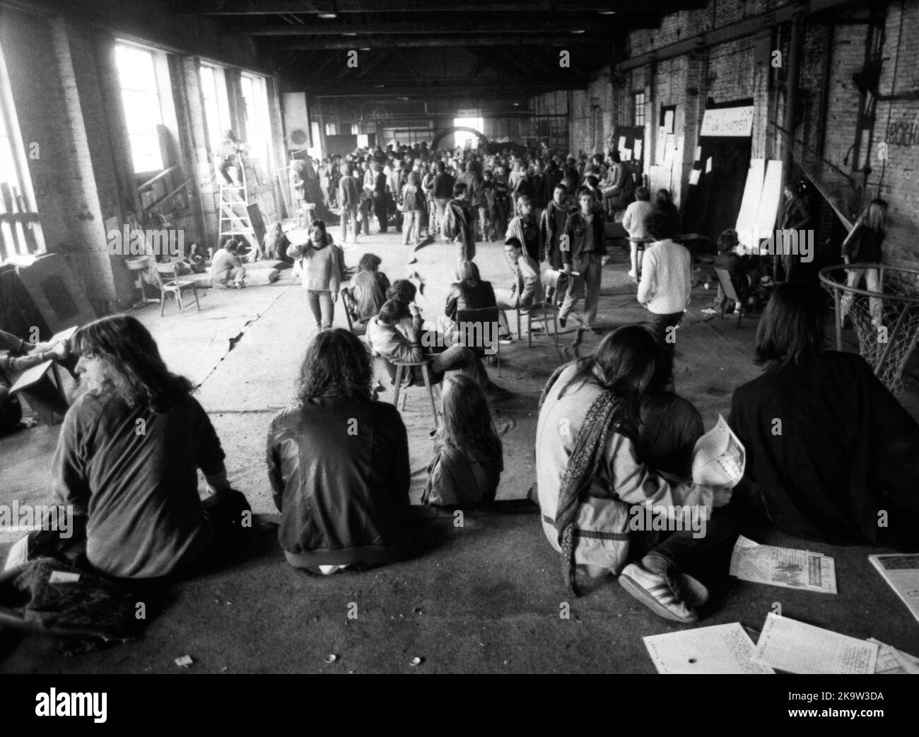 Several hundred left-wing autonomists demonstrated in the Ruhr area for ...