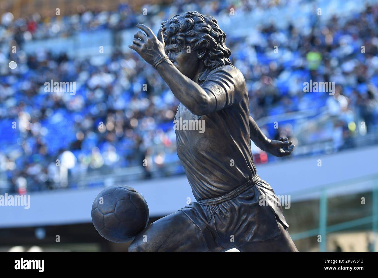 Diego maradona statue hi-res stock photography and images - Alamy