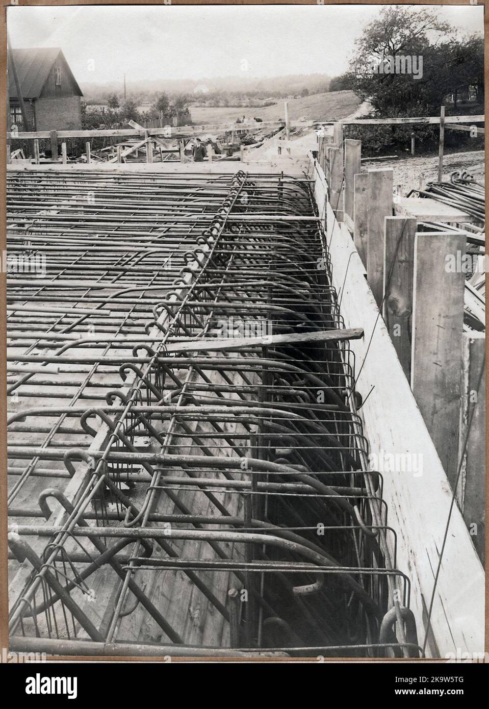 Brackets in concrete hi-res stock photography and images - Alamy