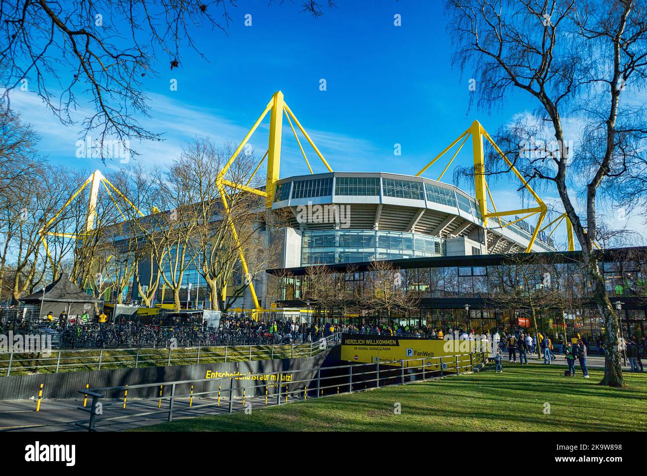 Entrance E Signal Iduna Park Image - Borussia Dortmund Signal Iduna ...